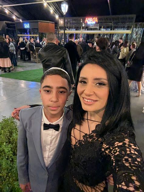 אסתר אהרונוב דוידוב