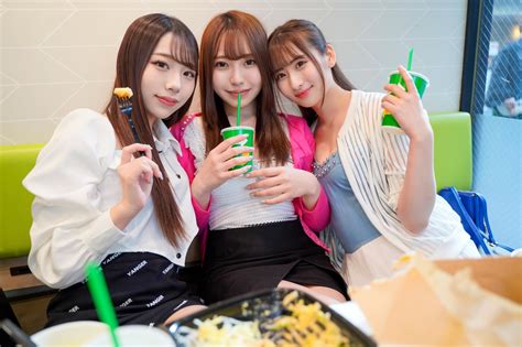 マッチングアプリで出会った女子大生が同じサークルの激カワビッチ女友達2人を連れてプチ合コン開！ノリノリでそのままホテルへ行っちゃうエロ女神！1