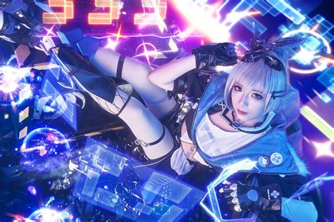 Filipino Cosplayer Jane Yu As Honkai Starrails Silverwolf For Cosplay