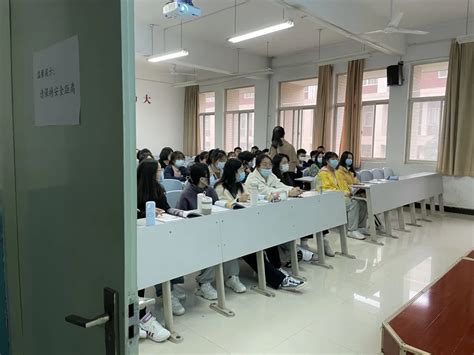 商学院学工干部开展“送关怀进宿舍、促学风进课堂”活动 西北政法大学商学院
