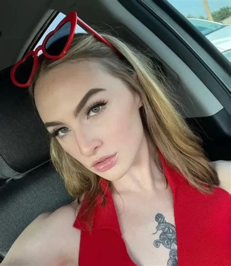 زیباترین دختر جهان از نداشتن سکس ناراحتی خود را ابراز میکند عکس