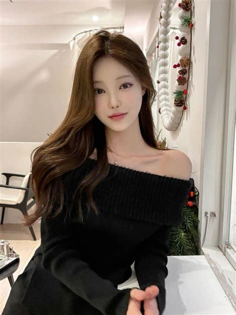 Pretty Korean Girl Korean Beauty Ideal Side Part Korean Hair Korean