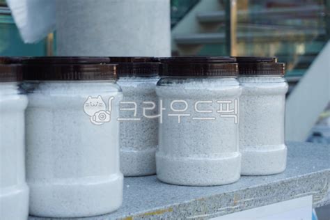 소금 설탕 가루 분말 흰색 사진이미지일러스트캘리그라피 로데트작가