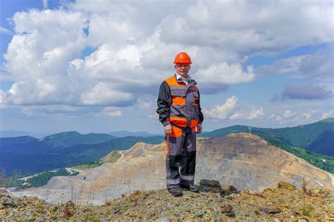 Елаците Мед 👉🛎 През далечната 1976 г младият инж Цоло Вутов току що завършил Минно геоложкия