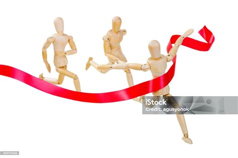 레드 리본으로 흰색 배경에 지도자 우승자를 실행 하는 남자의 나무 그림 결승선에 대한 스톡 사진 및 기타 이미지 결승선 리본상 1 Istock