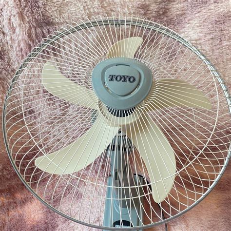 พัดลมติดผนัง ผัดลมแขวนผนัง พัดลม 16นิ้ว 5 ใบพัด พัดลมราคาถูก ลมเย็น ติดตั้งง่าย ปรับลมได้ 3