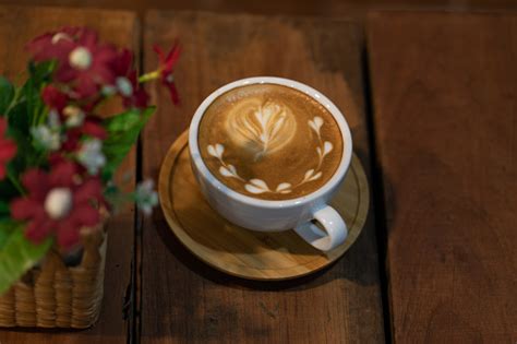 라 떼 커피의 배경 가 게에서 커피 잔의 떼 아트 갈색에 대한 스톡 사진 및 기타 이미지 갈색 검은색 고풍스런 Istock