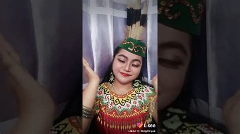 Foto Gadis Suku Dayak
