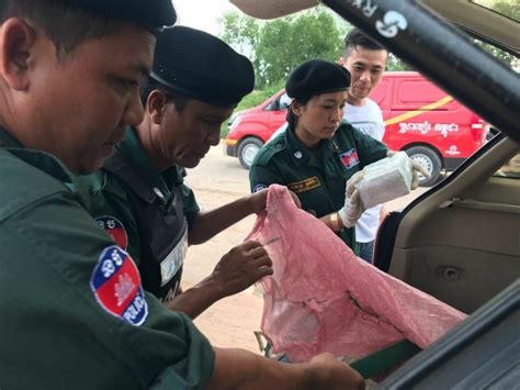 នគរបាលនិងកងរាជអាវុធហត្ថខេត្តព្រះសីហនុចាប់ដៃគ្នាឆែកឆេររុករកអាវុធជាតិផ្ទុះ