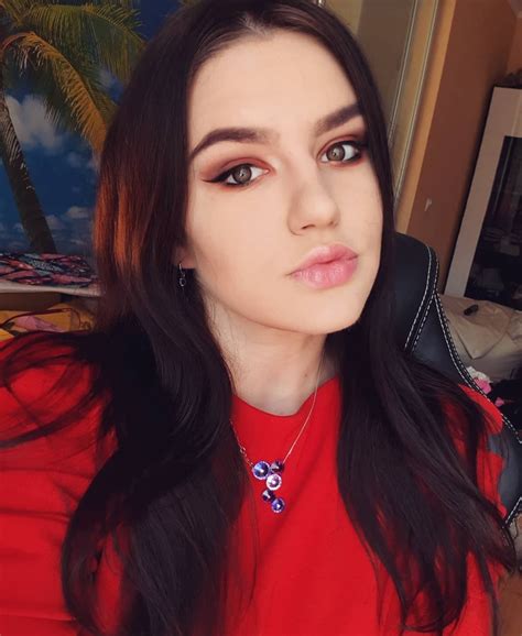 Tried Red Eyeshadow 😊 R Selfie