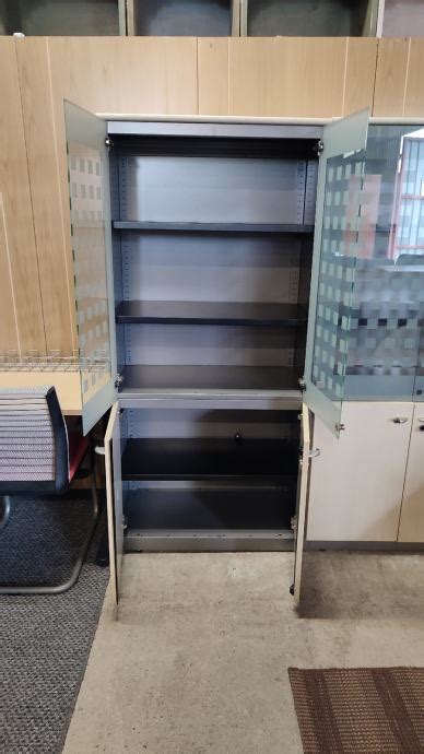 Limeni Ormari Sa Drvenim I Staklenim Vratima Dim 80×172 1 Kom 100 Eura