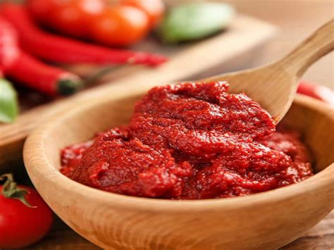 رب گوجه فرنگی طراوت؛ قرمز 2 قوطی فلزی شیشه ای حاوی اسید فولیک آراد