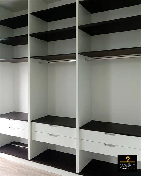 ตู้เสื้อผ้า Built In Walkinclosetroom ออกแบบตู้เสื้อผ้า จำหน่ายอุปกรณ์ตู้ Walkin Closet ชั้น