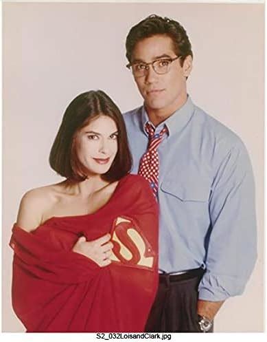 Teri Hatcher Wrapped In Cape Smiling With Yaxa Colombia