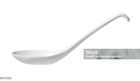 흰색 배경에 고립 된 일본 음식용 흰색 세라믹 숟가락 빈티지 일본 숟가락 0명에 대한 스톡 사진 및 기타 이미지 0명 가정 생활 가정 주방 Istock