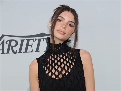 Emily Ratajkowski Just Dyed Her Hair Red And Shes Using This Color
