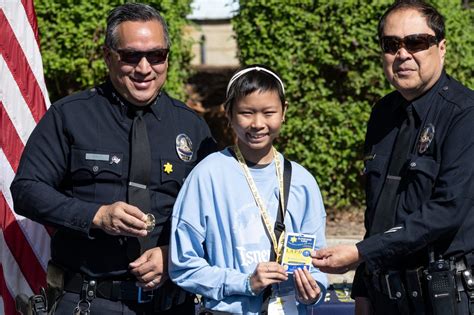 Photos Lapd Officers Bond With Young Cancer Patients Thanks To