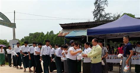 Myanmarnationalpost ဘုတ်ပြင်းမြို့တွင် တက္ကသိုလ်ဝင်စာမေးပွဲ ဖြေဆိုကြသည့် ကျောင်းသား၊ကျောင်းသူမ