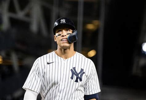 Judge Just Misses Record Tying Homer As Yankees Clinch Playoff Spot The New York Times