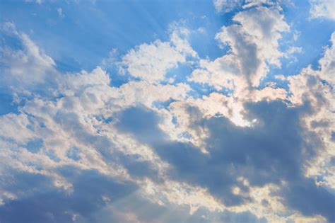 집 밖의 가벼운 경치 경치가 좋은 고요한 공기 구름 구름 경치 구름 패턴 구름층 글로벌 기상 조건 기후 날씨 낮 낮은 구름 땅 뭉게구름