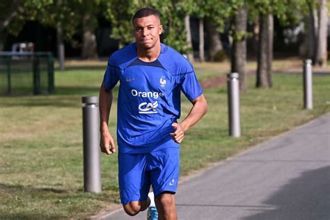 Decizie Controversată Căpitanul Franței Mbappe Nu Va Participa La Conferința De Presă