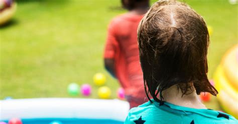 “60㎝ 깊이 풀장서 익사할 뻔”…경고 나온 ‘아동용 수영복 뭐길래