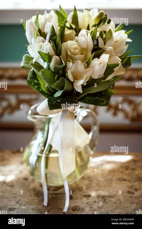 Schöne Romantische Bouquet Von Weißen Blumen In Luxus Interieur Hochzeitstag Brautblumen