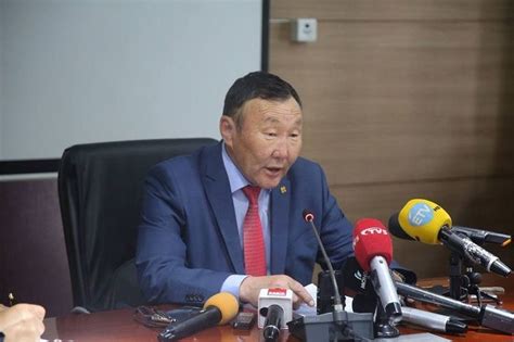 Г Чулуунбаатар Багш нарын цалинг нэмэгдүүлэх талаар ажиллаж байна