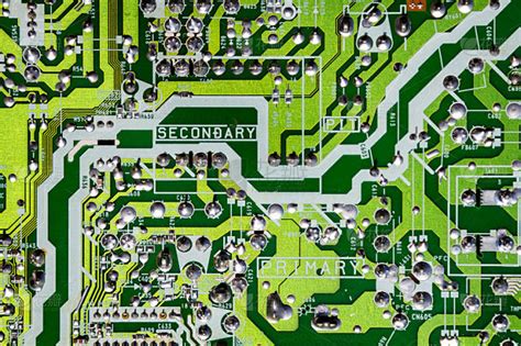 电路板。电子计算机硬件技术。数字芯片主板。技术科学背景。综合通信处理器。