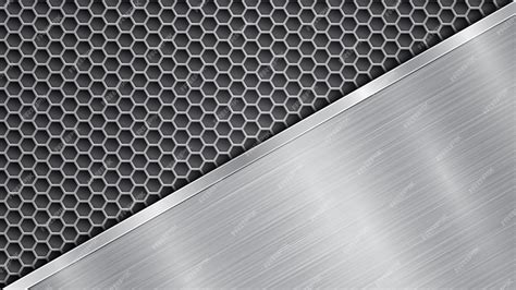 구멍이 있는 천공된 금속 표면과 대각선에 위치한 하나의 큰 광택 플레이트로 구성된 은색 및 회색 배경 금속 질감 눈부심 및 반짝이는 가장자리 프리미엄 벡터