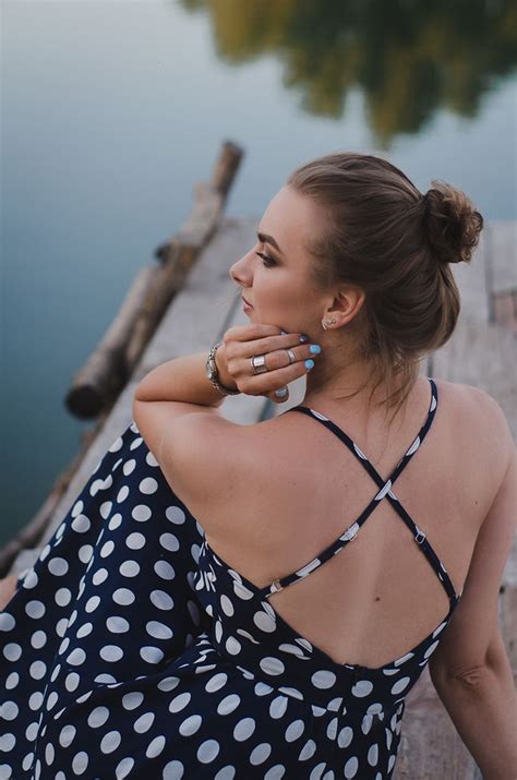 Photo Sochi фотограф Сочи девушка и река индивидуальная съёмка фотосессия девушка идеи поз