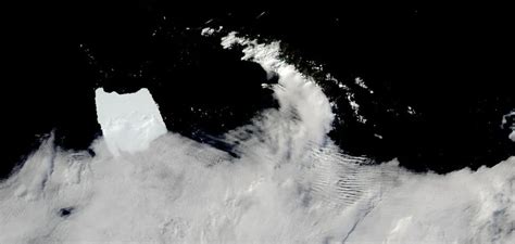 Найбільший у світі айсберг сів на мілину зʼявилися фото з супутника Наука Обоз Oboz Ua