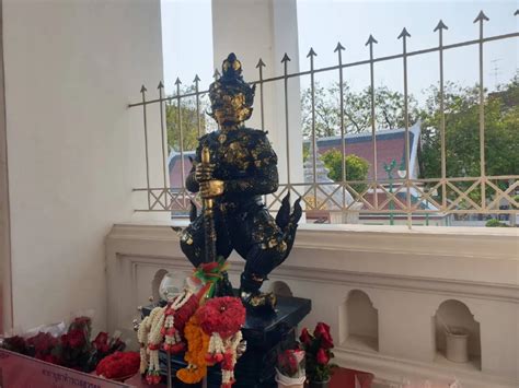 คาถาบูชา “ท้าวเวสสุวรรณ” ขอยังไงให้รวยวันหวยออก