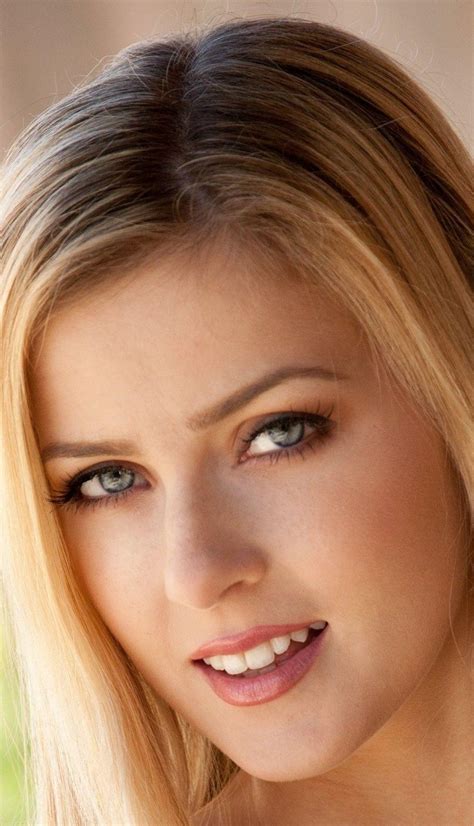 Abigaile Johnson фото