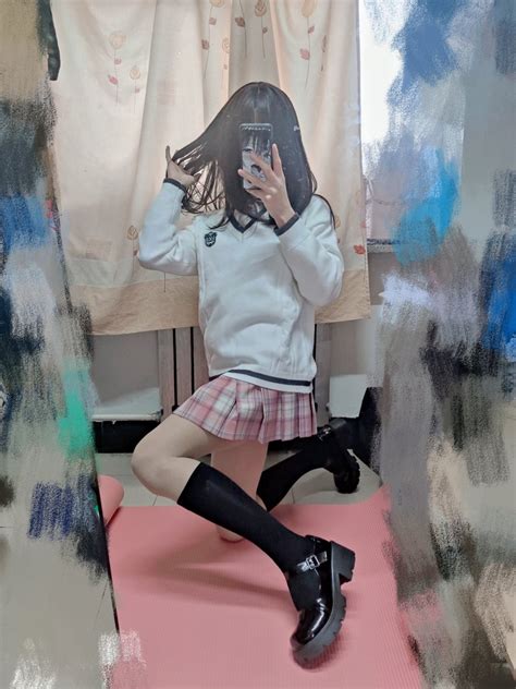 洛华华华华华华华 On Twitter 一年前拍的图一年前的自己 伪娘 女装大佬 男の娘