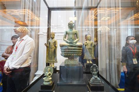 សម្ដេចតេជោ ហ៊ុន សែន អញ្ជើញក្នុងពិធីទទួលវត្ថុបុរាណខែ្មរដែលបានប្រគល់ជូនព្រះរាជាណាចក្រកម្ពុជាវិញ