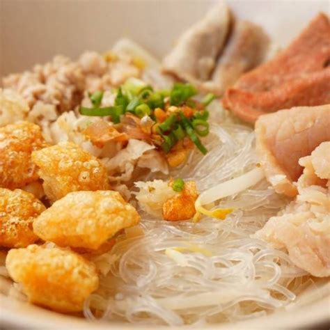 รูป ก๋วยเตี๋ยวต้มยำกากหมูสูตรโบราณ สวนผัก