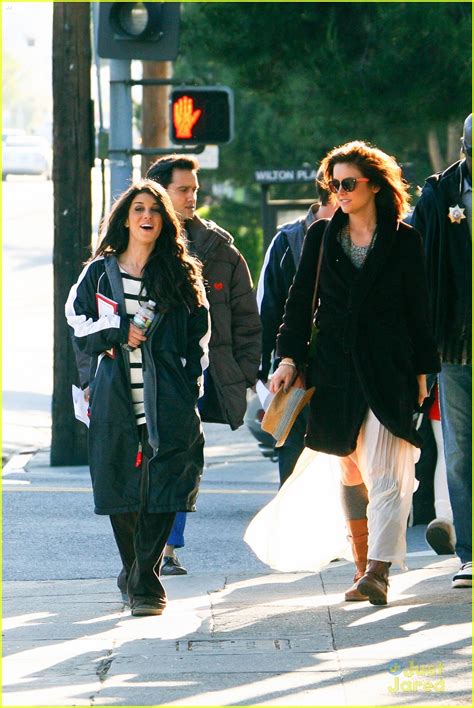Shenae Grimes And Jessica Lowndes Wrap Up Season 4 Of 90210 Photo 465041 Photo Gallery