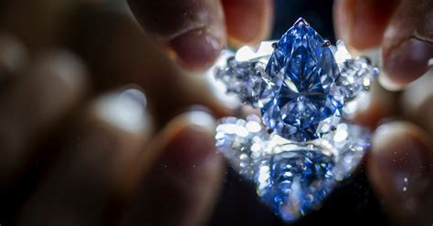 올해 팔린 보석 중 최고가 50년 만에 공개된 이 ‘블루 다이아몬드