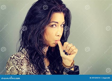 Belle Femme Qui Suce Son Pouce Photo Stock Image Du Fille Chéri