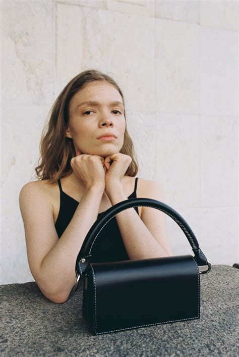 Imakebags выпустил летнюю коллекцию с яркими сумками | BURO.