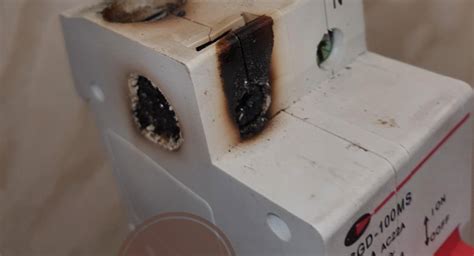 Interruptor Del Disyuntor Principal Quemado ¿por Qué ¿cómo ¿qué Hacer