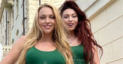 Хто з нас гарніша Полякова з дочкою влаштували фотосет у купальниках в Італії Афіша Bigmir Net