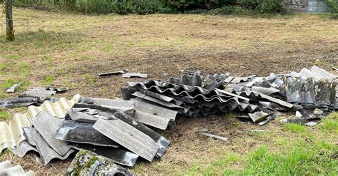 Lahnau Eternitplatten Illegal In Der Umwelt Entsorgt