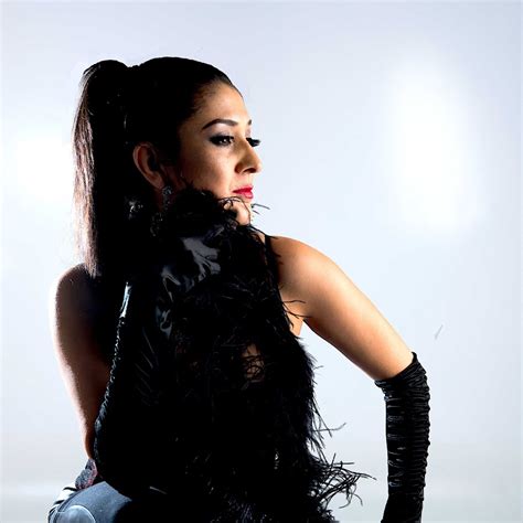 Manuela Singer And Dancer Youtube