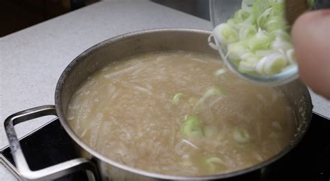 무국 냉장고에 무 만 있을때 끓이는 국 소고기