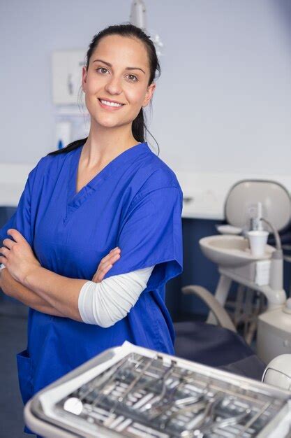 Premium Photo Portrait Of A Happy Dentist