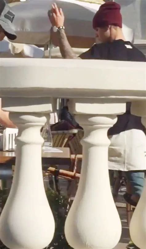 Justin Bieber Flips Over A CHAIR And Storms Out Of A Restaurant During Yet Another Diva Strop