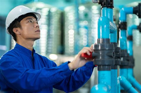 아시아 기술자 엔지니어 유지 보수 식수 파이프 및 압력 탱크 물에 대한 스톡 사진 및 기타 이미지 물 여과 수리 Istock