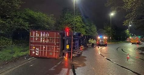 A35 Totton Bypass Reopens After Driver Rescued From Overturned Lorry Recap Hampshirelive